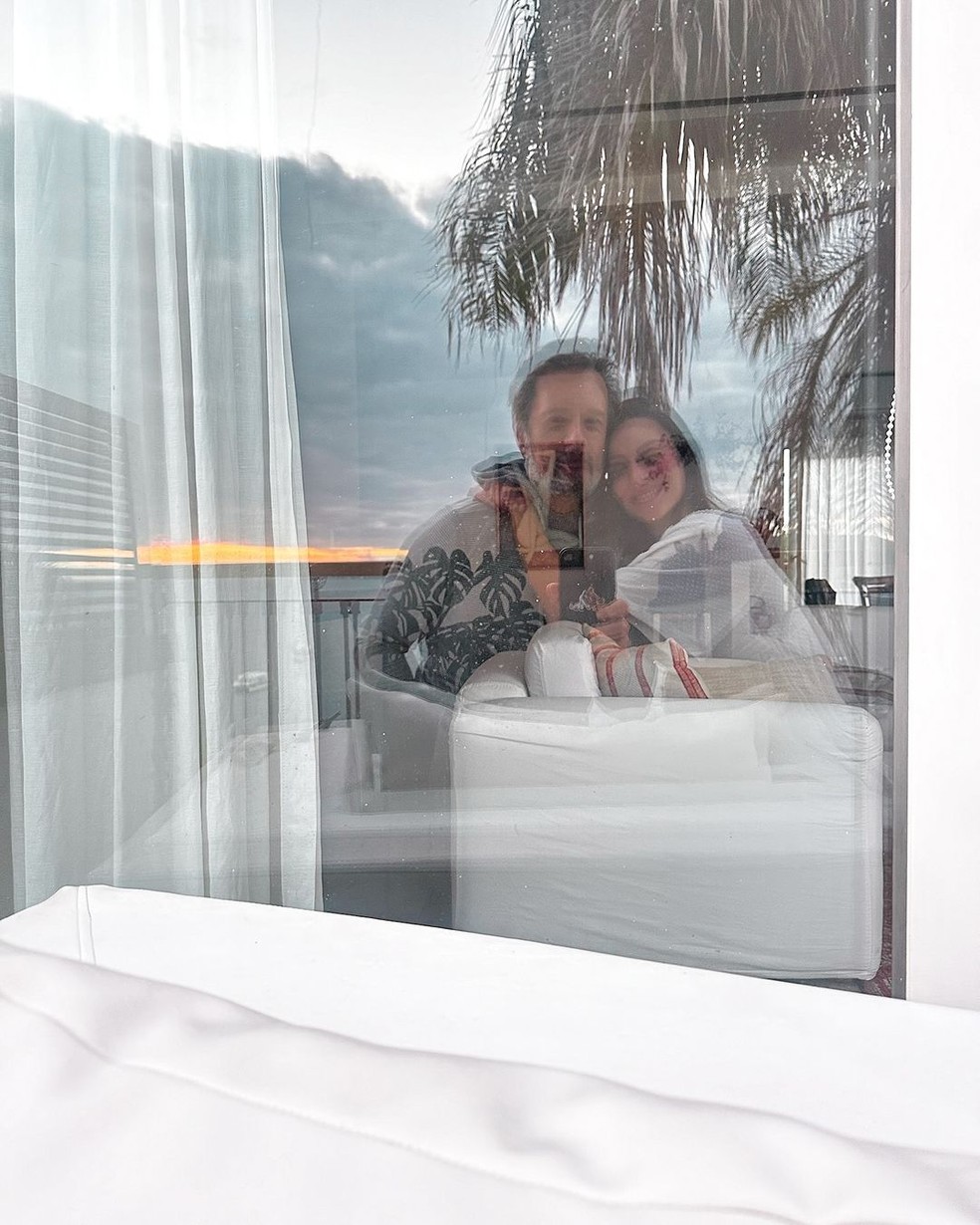 Mel Fronckowiak E Rodrigo Santoro Viajam Sozinhos Antes Do Nascimento De Seu Segundo Filho