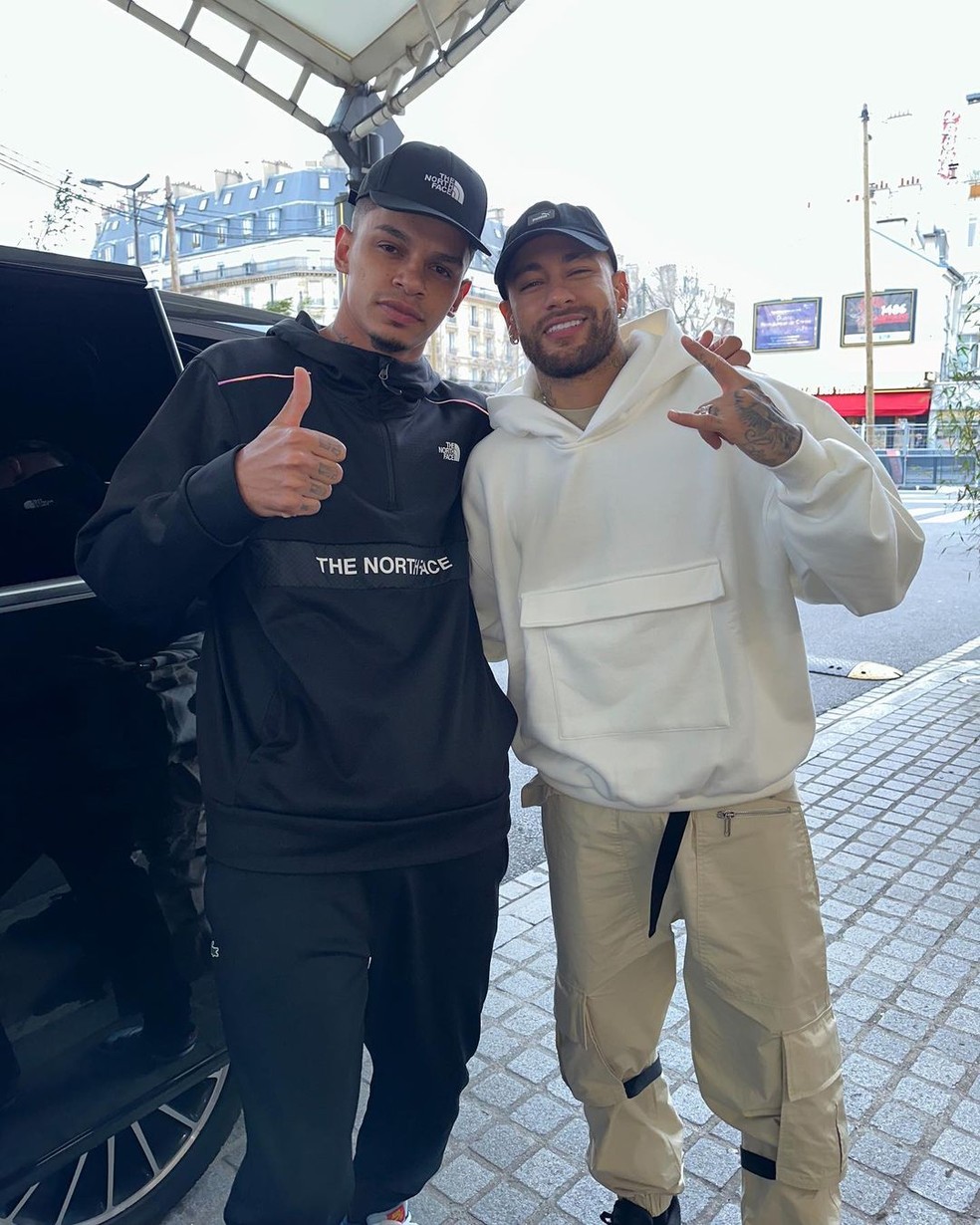 MC Maneirinho Se Encontra Neymar Em Paris O Homem GQ GQ