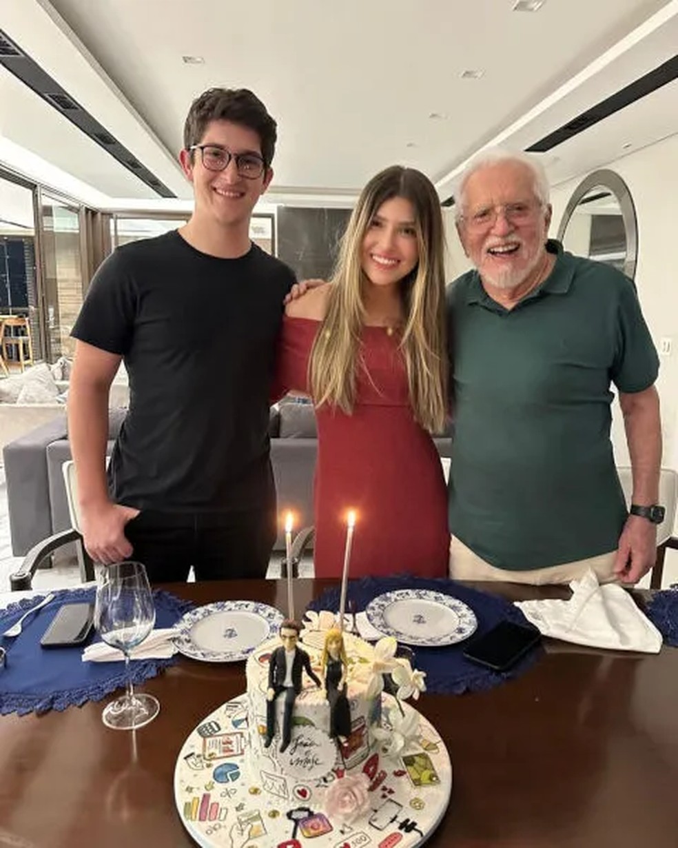 Assim como Serginho Groisman, 6 famosos que foram pais com mais de 60 anos