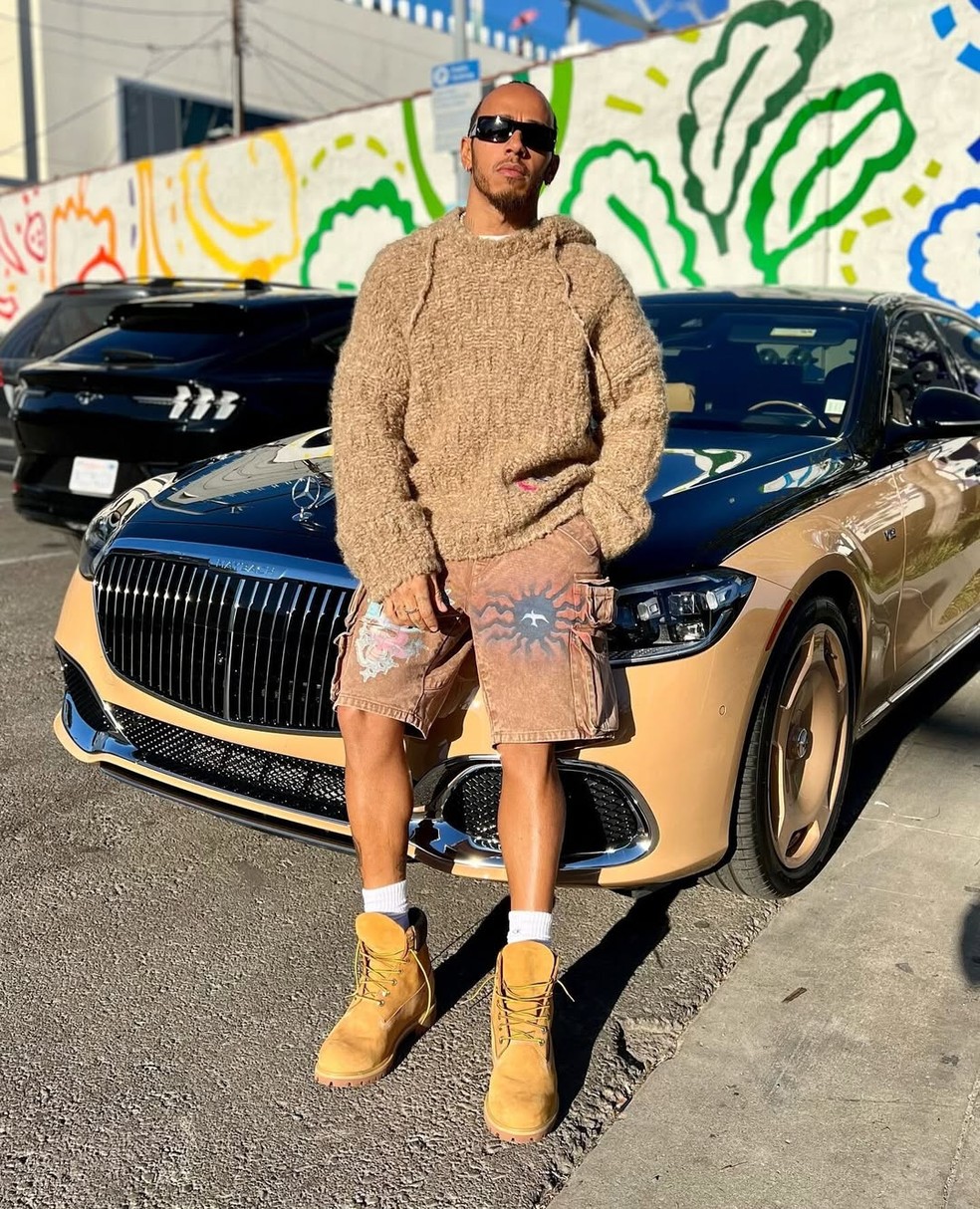 Lewis Hamilton tem Ferrari super rara de R$ 40 milhões e carro assinado ...
