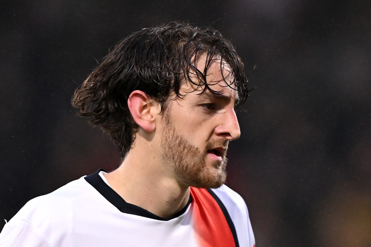 Jogador recebe implante de dispositivo cardíaco debaixo da pele após ...