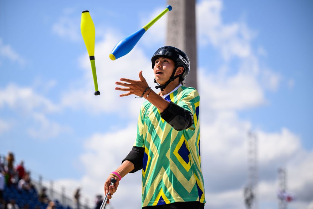 Quem é Augusto Akio, o Japinha, malabarista que conquistou o bronze no ...