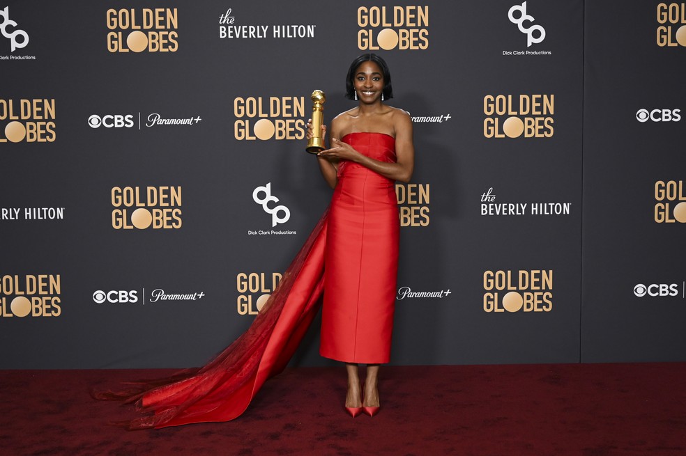 Raio-X de estilo: fã de alfaiataria, Ayo Edebiri é uma fashionista em ...