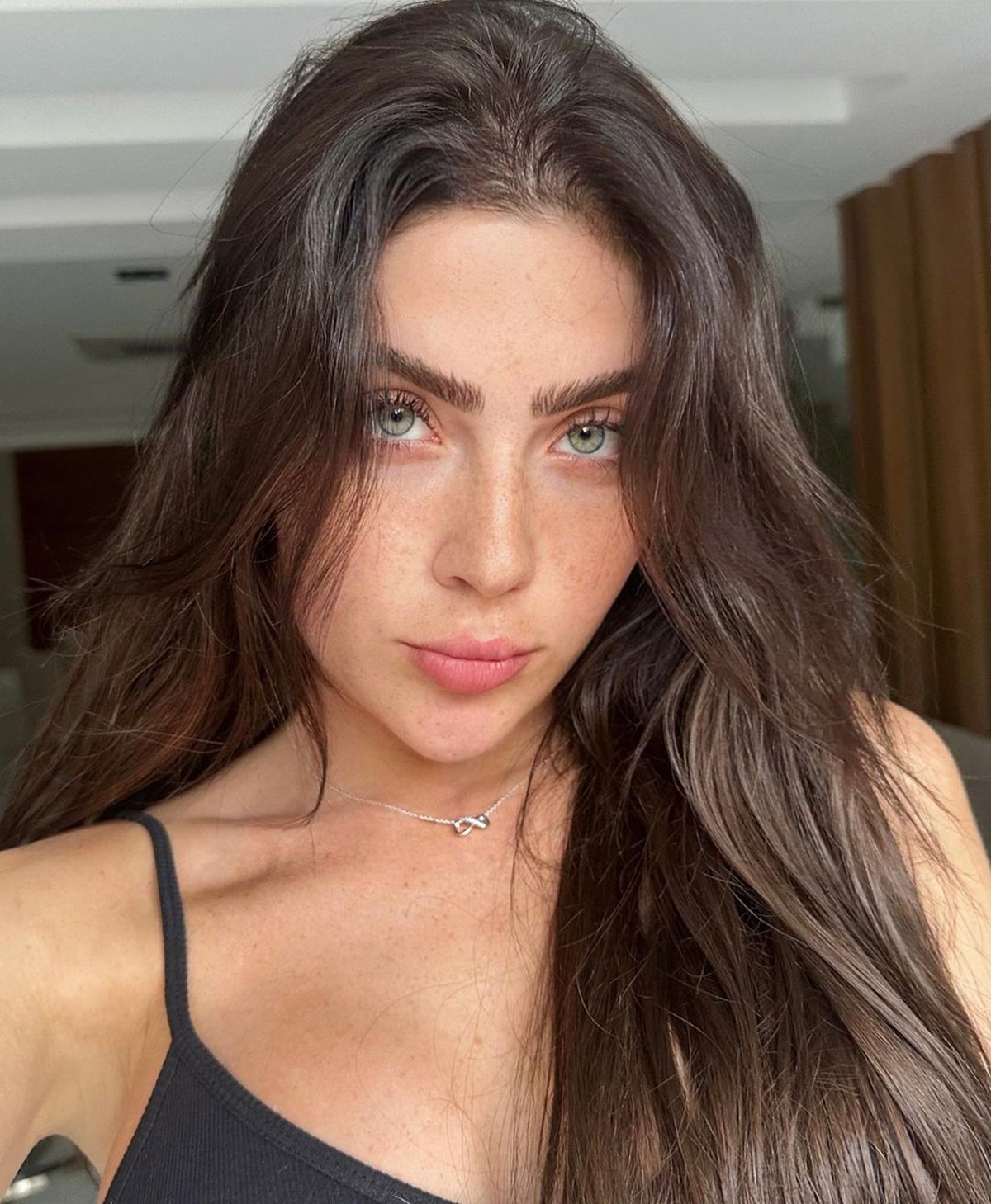 Jade Picon arranca suspiros ao compartilhar selfie: 'Deusa'