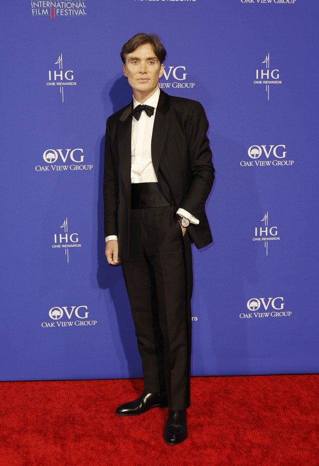 Cillian Murphy não abre mão dos looks clássicos nos eventos de gala
