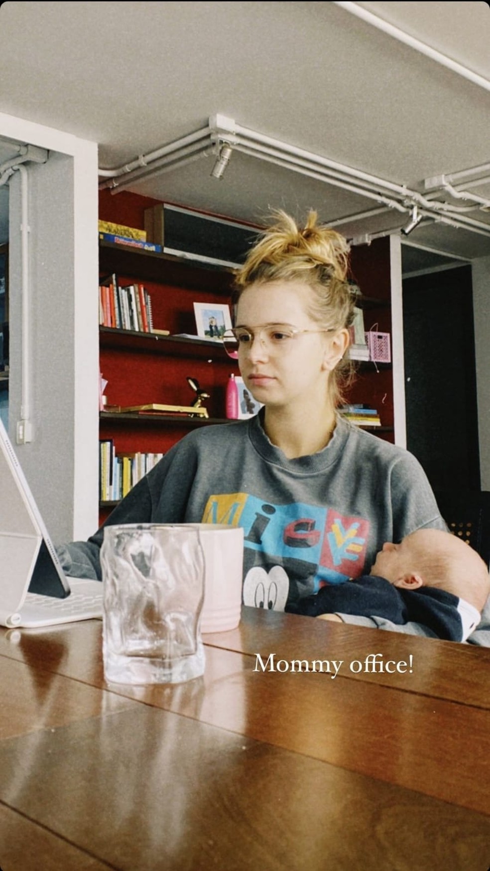 Rodrigo Calazans posta foto de Isa Scherer trabalhando com bebê: 'Mommy ...