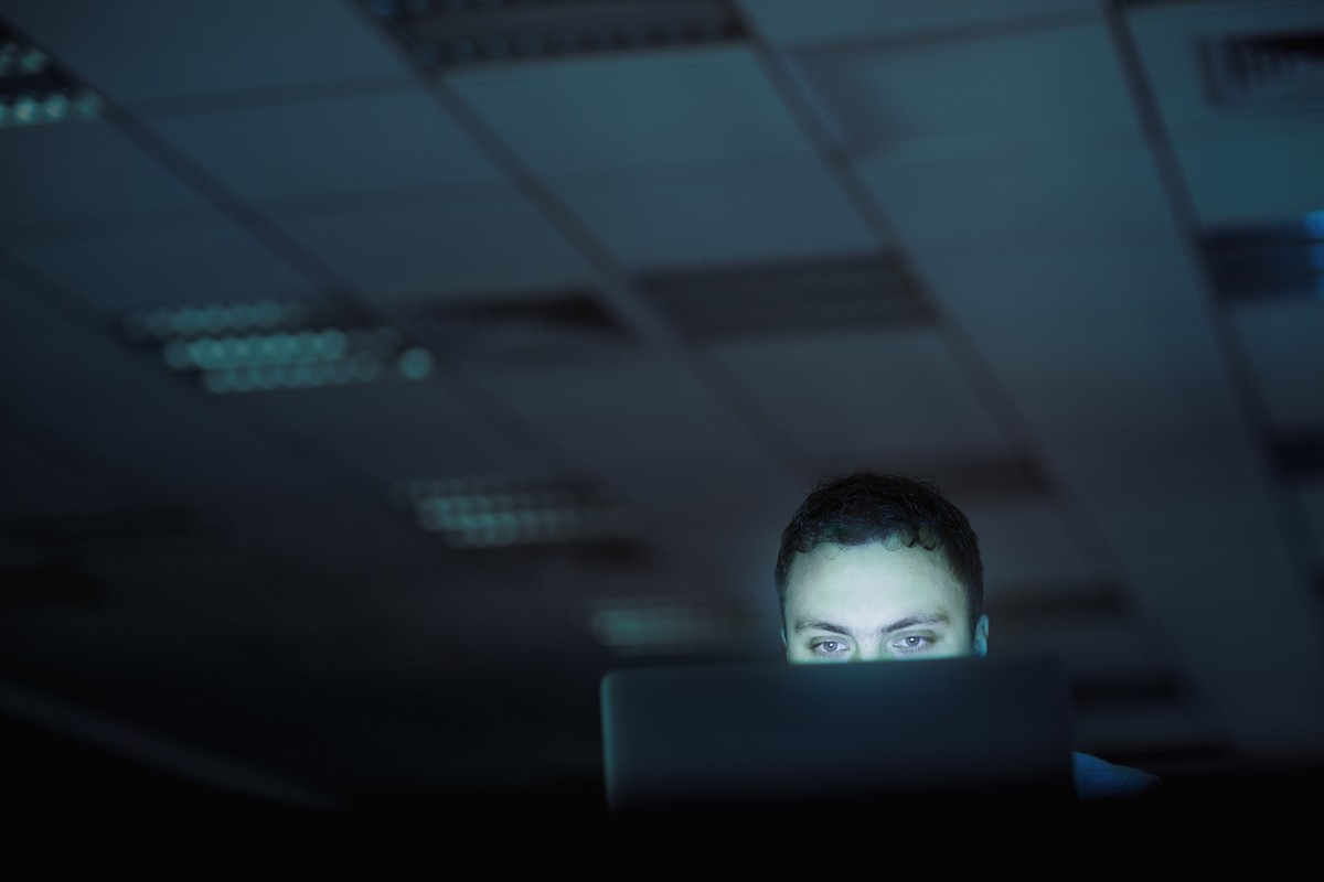 Ataque hacker global pode chegar ao Brasil mas risco é limitado, diz ...