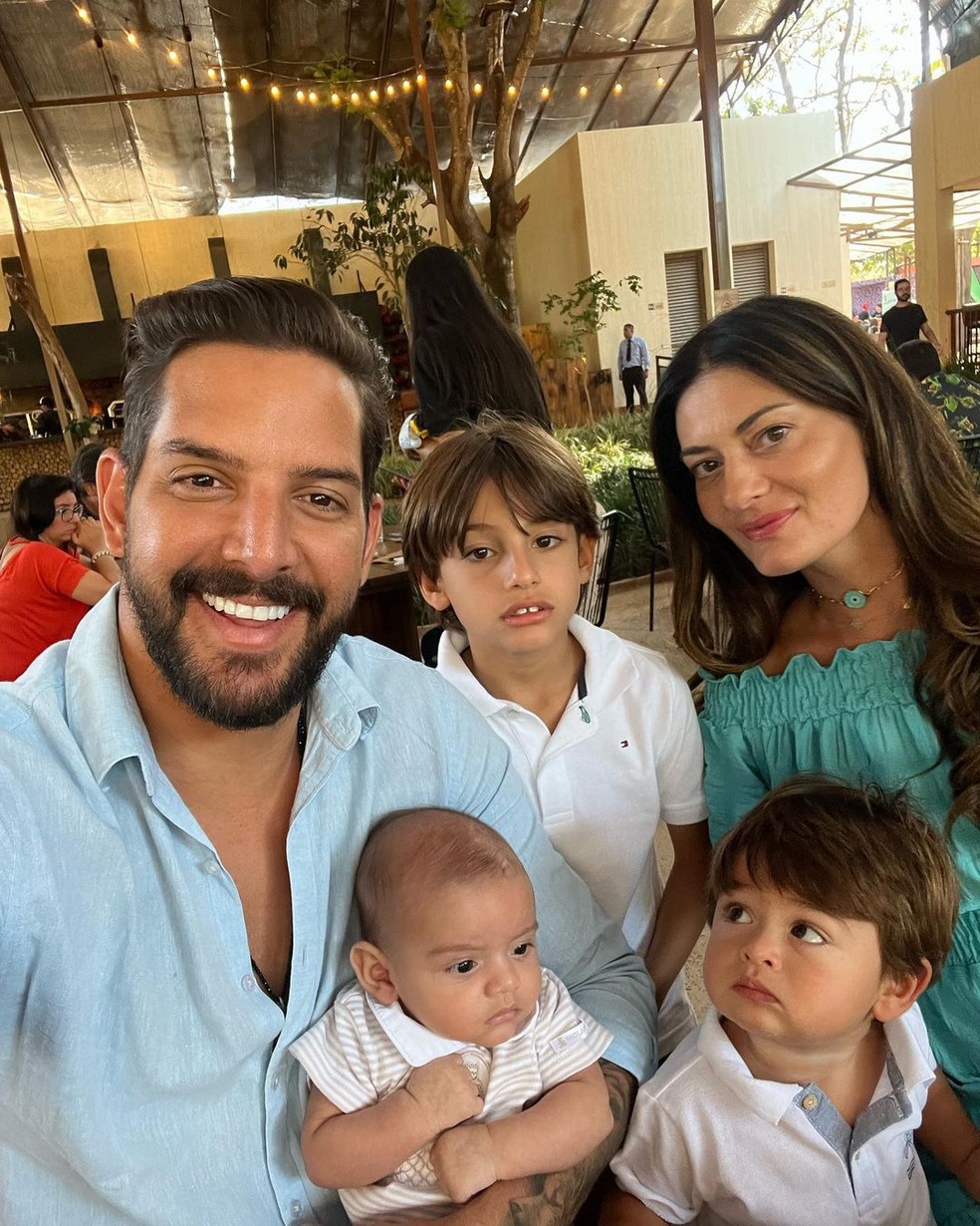 Felipe Pezzoni, cantor da Banda Eva, diz se 'cobrar muito' para o Carnaval