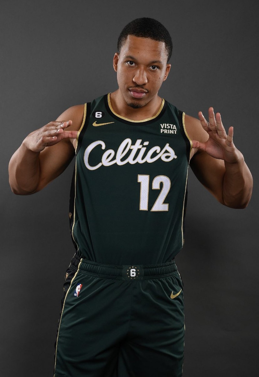 Boston Celtics homenageia Bill Russell em novo uniforme da NBA