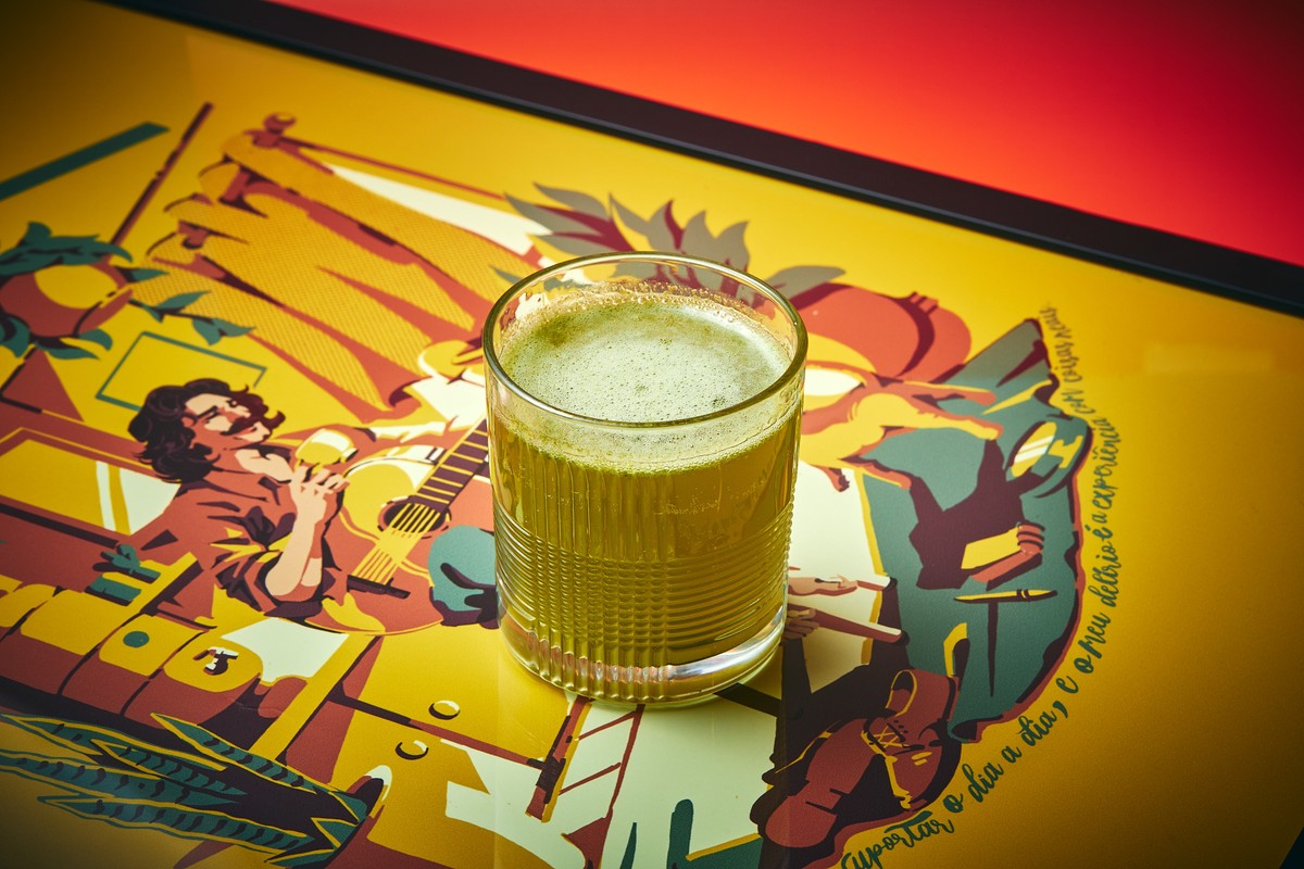 Treme treme: aprenda a preparar um drink com cachaça de jambu