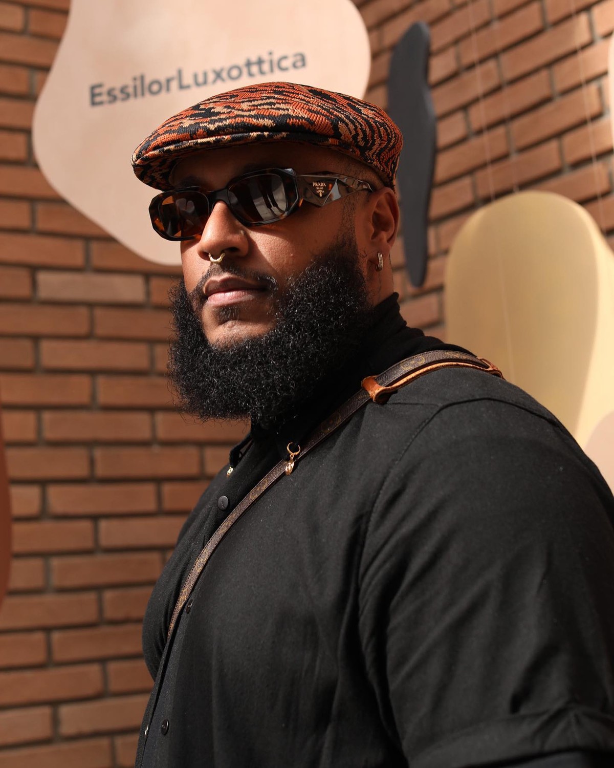 Léo Bronks, o criativo de moda que veste Mano Brown e Seu Jorge