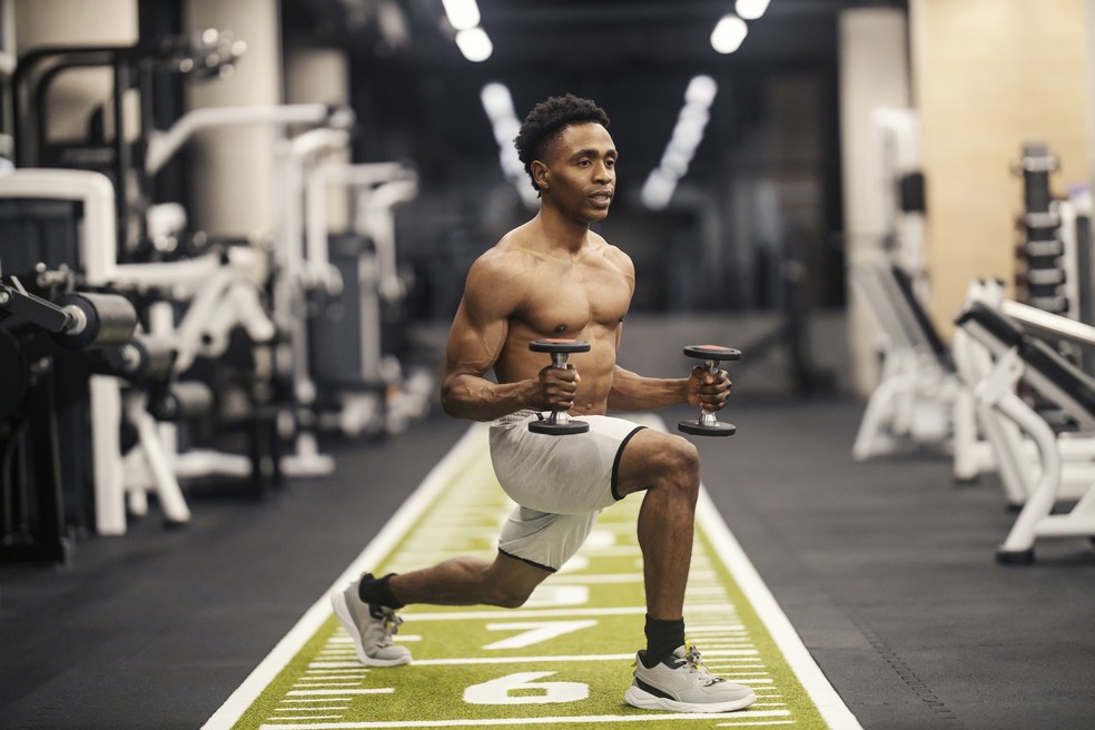 Agachamento ou passada: qual é o melhor exercício para turbinar os ...