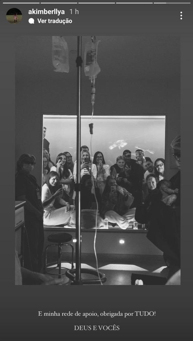 Neymar Jr mostra álbum de fotos do nascimento de sua terceira filha, Helena