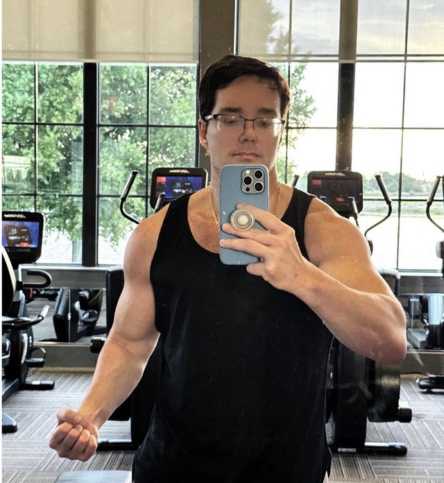 Como Peter Jordan transformou seu físico e perdeu 10kg treinando em casa