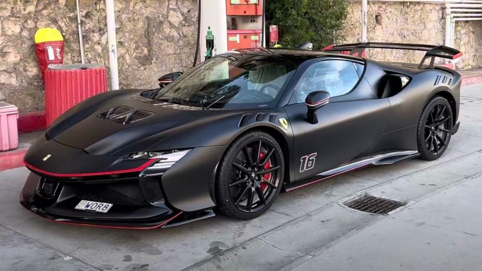 A luxuosa coleção de Ferraris de Charles Leclerc, avaliada em mais de R ...