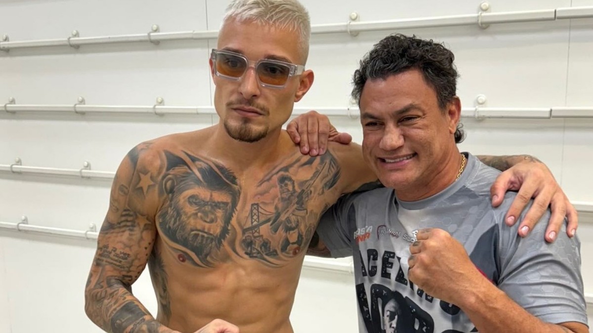 Sem camisa, MC Gui exibe resultado de emagrecimento ao posar com Popó ...