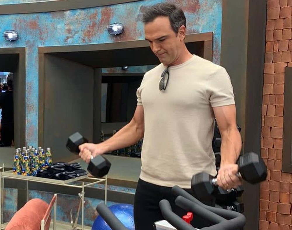 Tadeu Schmidt fora do BBB: golfe, pai de pet, coleção de bonecos e mais ...