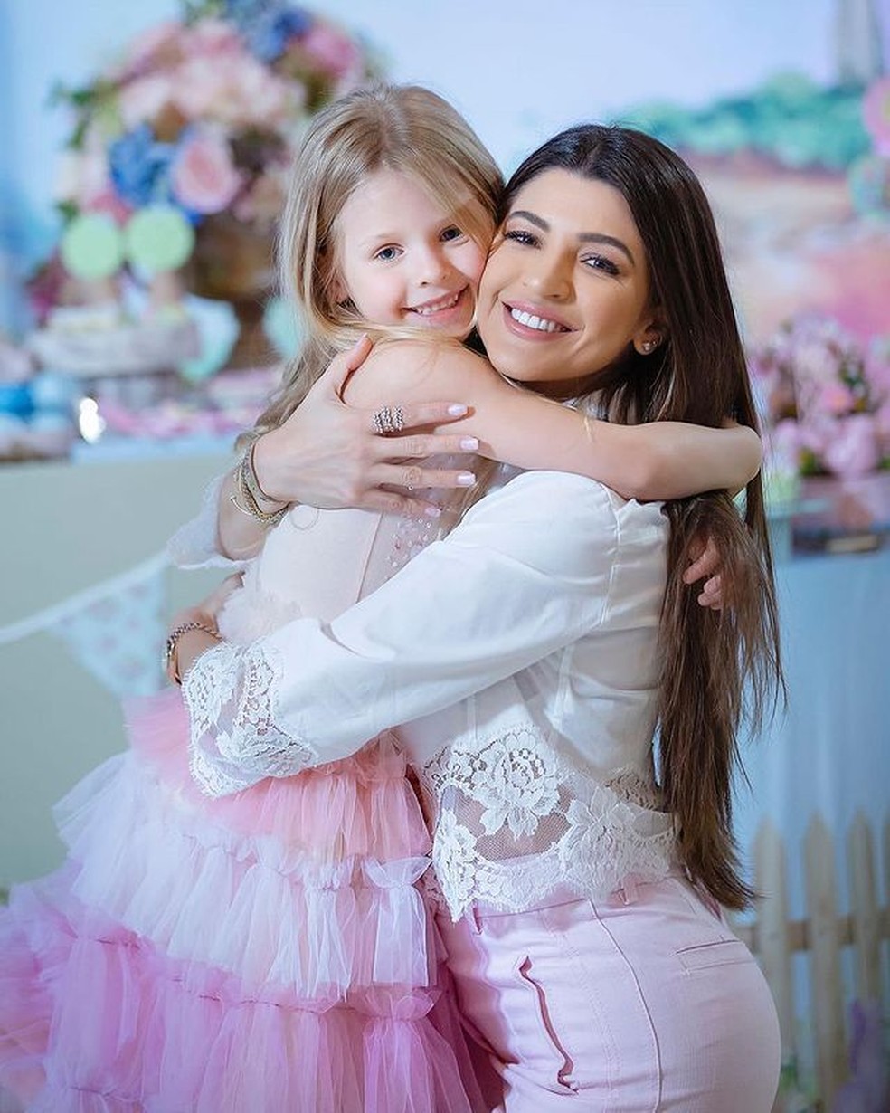 Esposa de Alisson, Natália Becker faz declaração à filha: 'Grata a Deus ...