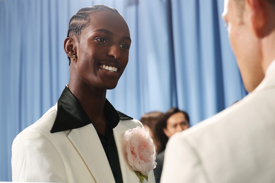 Modelo conta que teve que escapar do trabalho para ser 'o rosto do Met ...