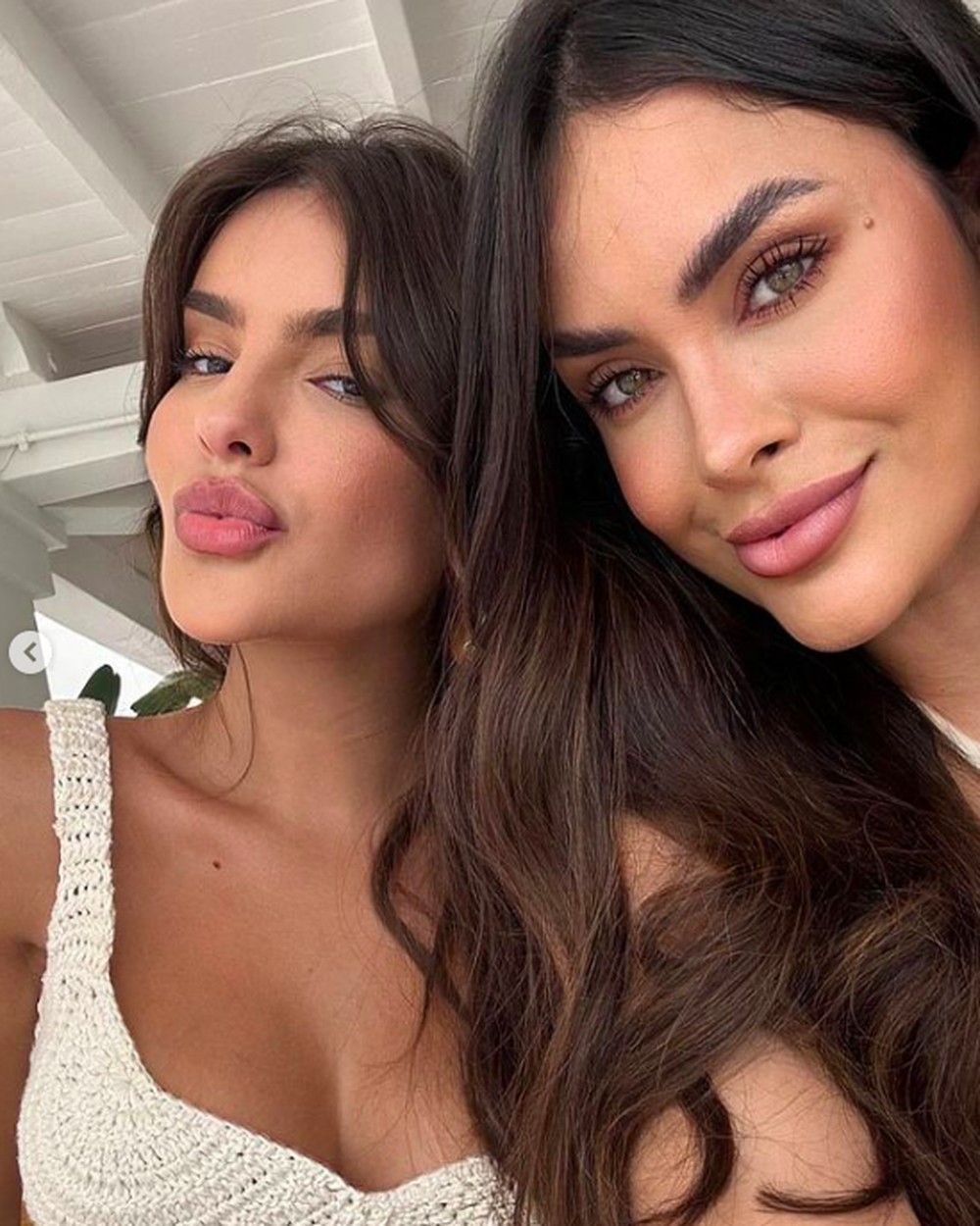 Sarah Andrade abre álbum de fotos em Ibiza com Thais Braz