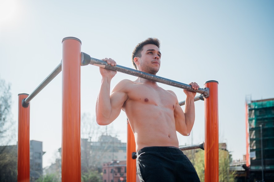 Calistenia: como ganhar força com exercícios que usam apenas o peso do ...