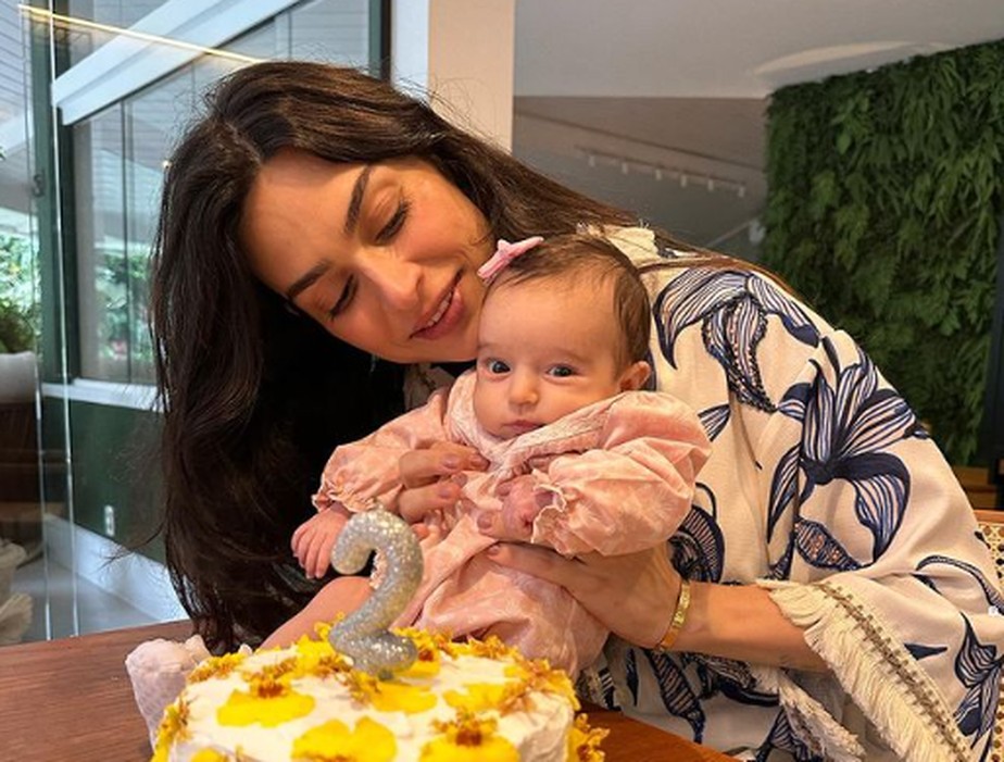 Thaila Ayala celebra 2 meses da filha, Tereza: 'Mamãe evoluindo nos ...