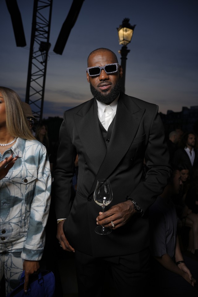Anitta posa com Maluma e J Balvin em desfile da Louis Vuitton; veja ...