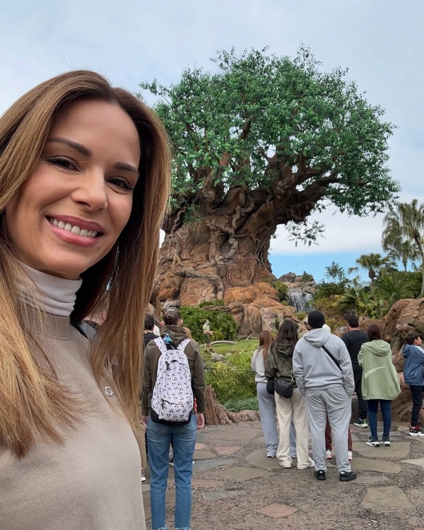 Ana Furtado mostra novos cliques em parques da Disney em Orlando