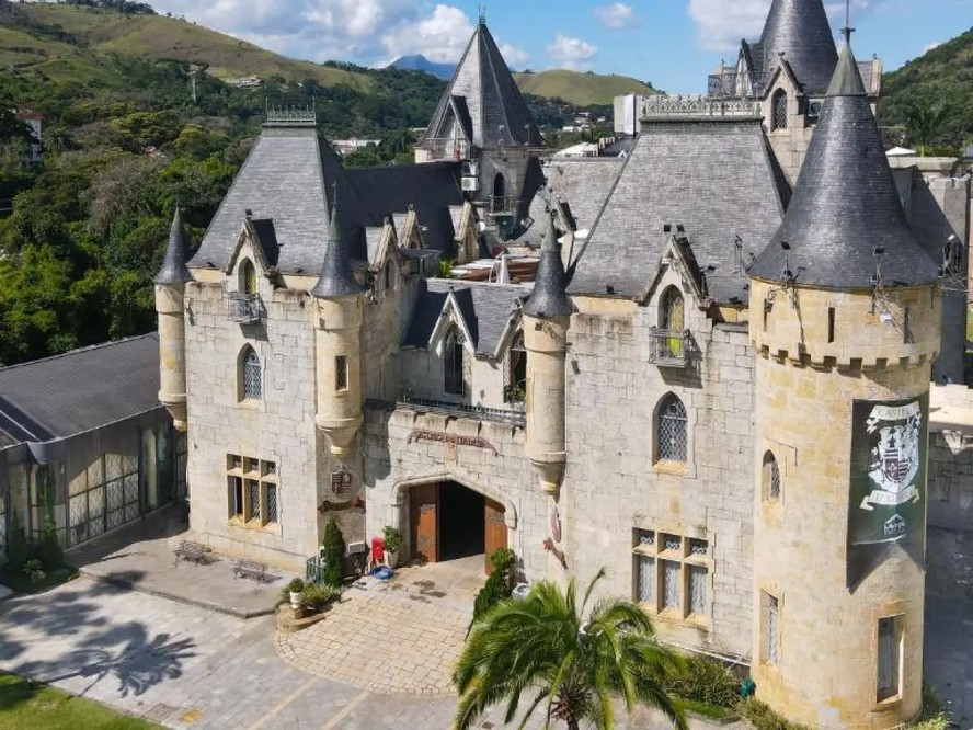 Onde ficam os castelos do Brasil e quem são seus donos