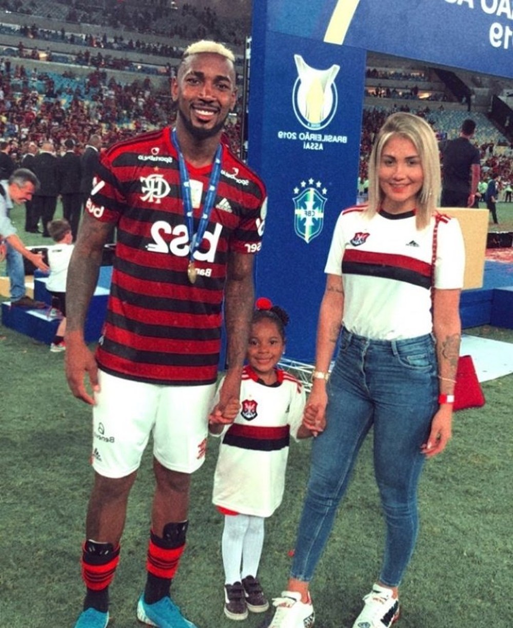 Esposa do jogador Gerson, ex- Flamengo, anuncia separação: 'Não somos ...