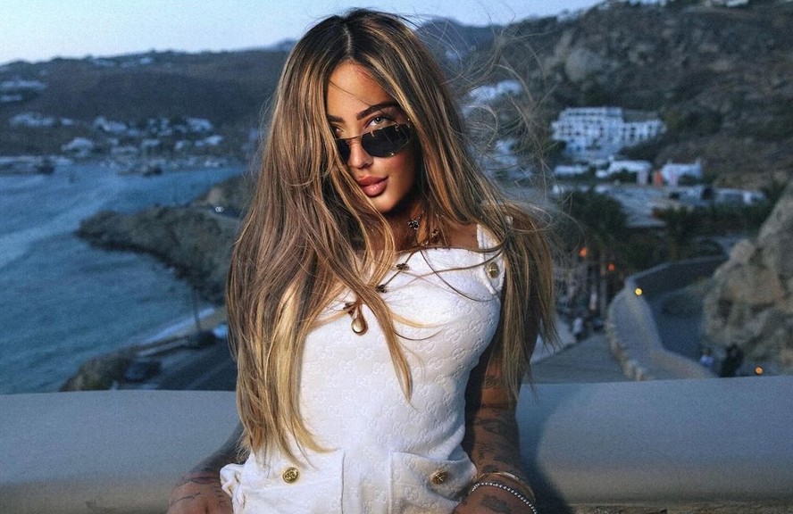 Rafaella Santos posa radiante durante férias em Mykonos e recebe elogios: 'Linda'