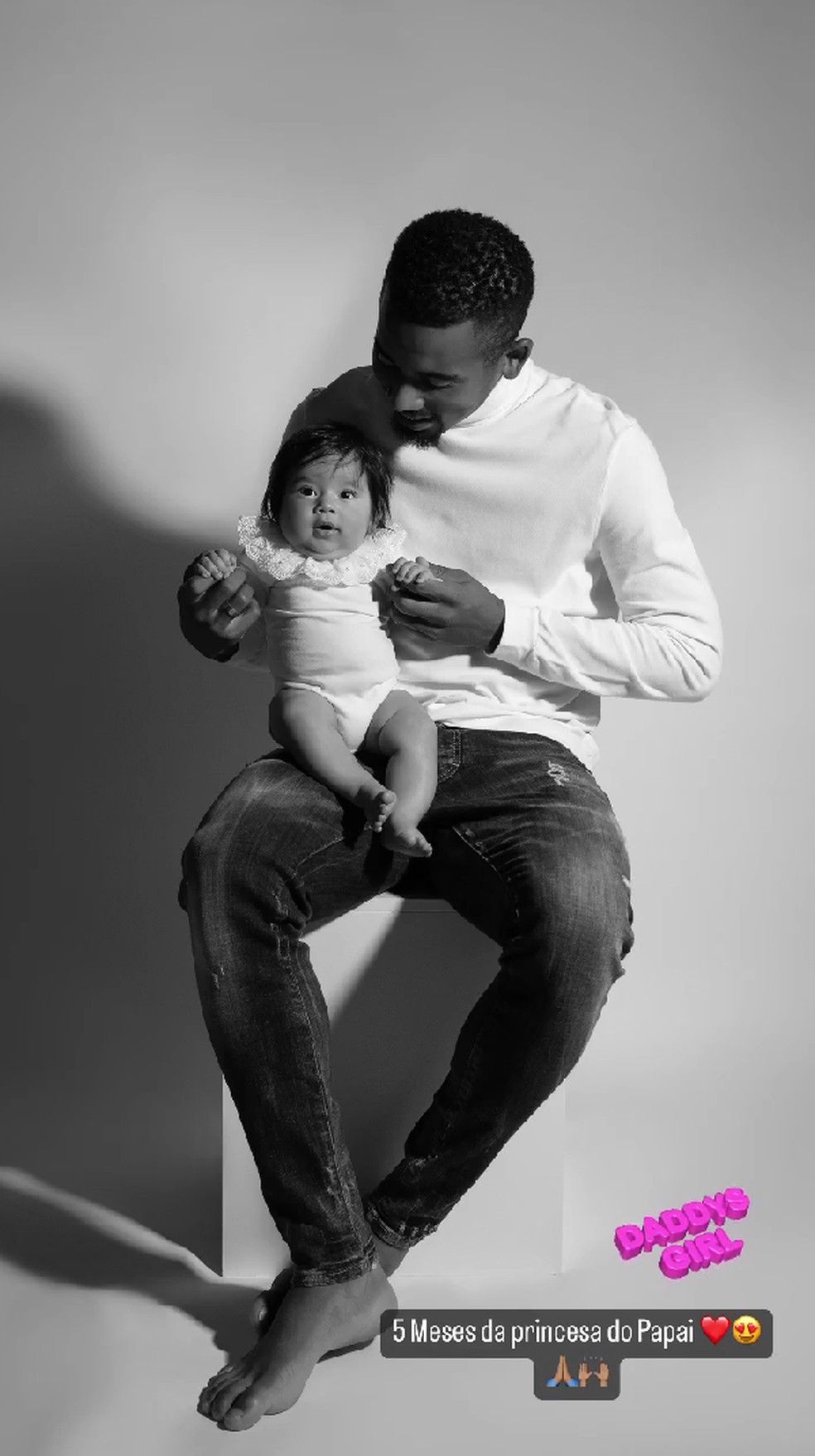 Gabriel Jesus celebra 5 meses de vida da filha, Helena: 'Princesa do papai'