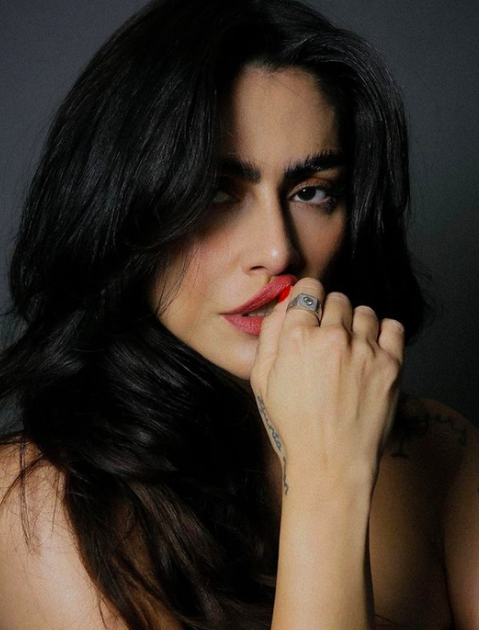 Cleo faz carão para cliques e arranca suspiros nas redes: 'Eu e a ...