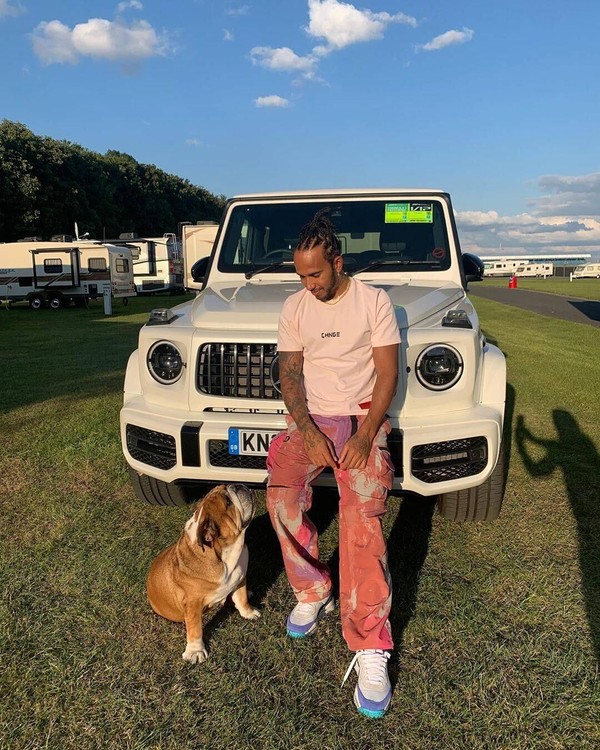 Lewis Hamilton vende sua coleção luxuosa de carros; relembre os modelos