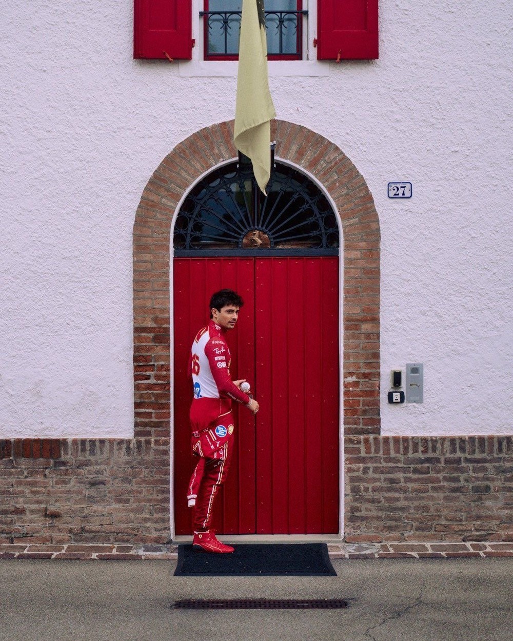 Conheça a casa de Enzo Ferrari, endereço onde Lewis Hamilton foi ...