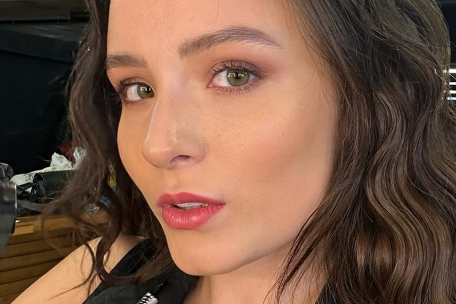 Larissa Manoela surpreende seguidores com série de selfies: 'Perfeita'