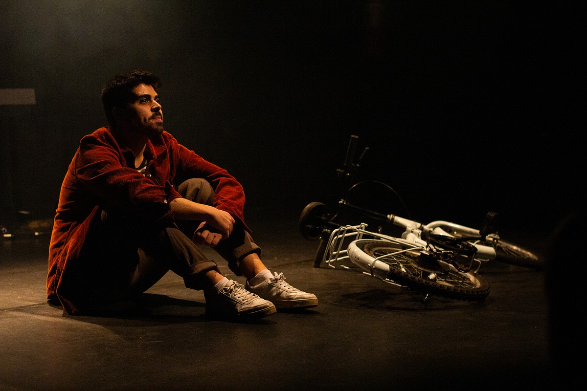 Após colecionar prêmios, Vitor Rocha se posiciona como defensor do musical brasileiro