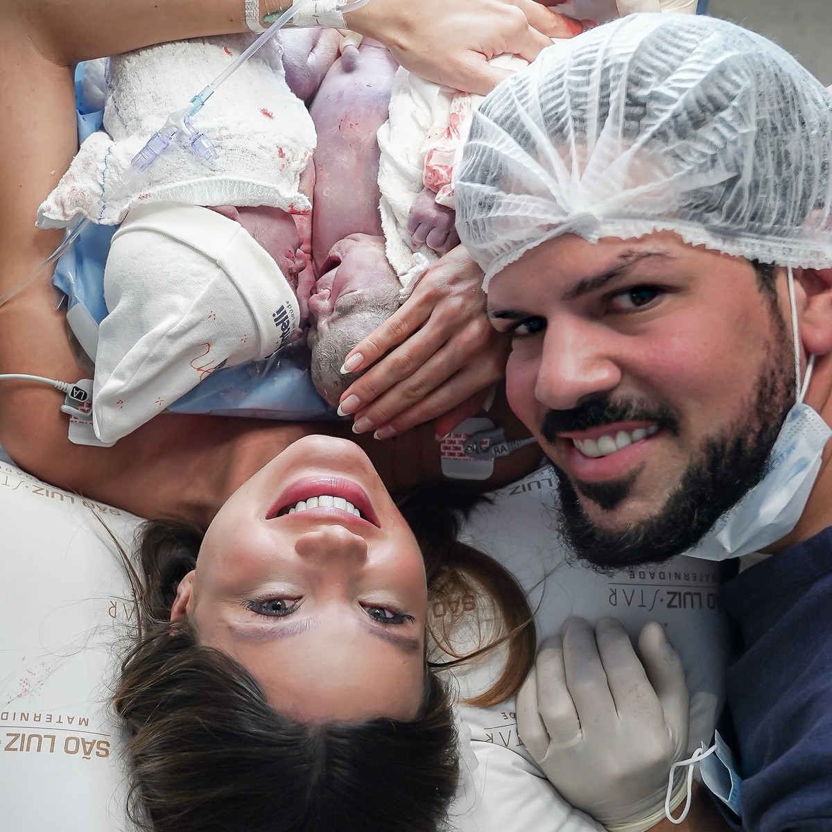Biah Rodrigues e Sorocaba divulgam primeira foto com os gêmeos