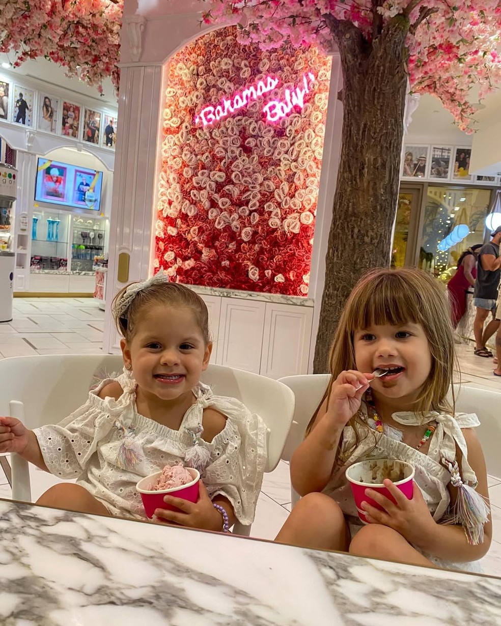 Virginia Fonseca abre novo álbum de fotos de viagem em família às Bahamas