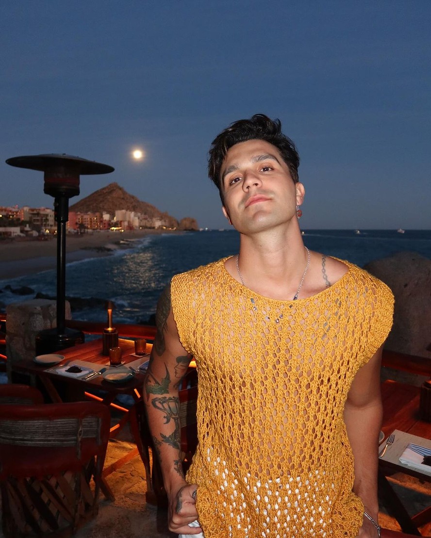 Luan Santana posta fotos no México e fãs questionam: 'Cadê a Jade?'