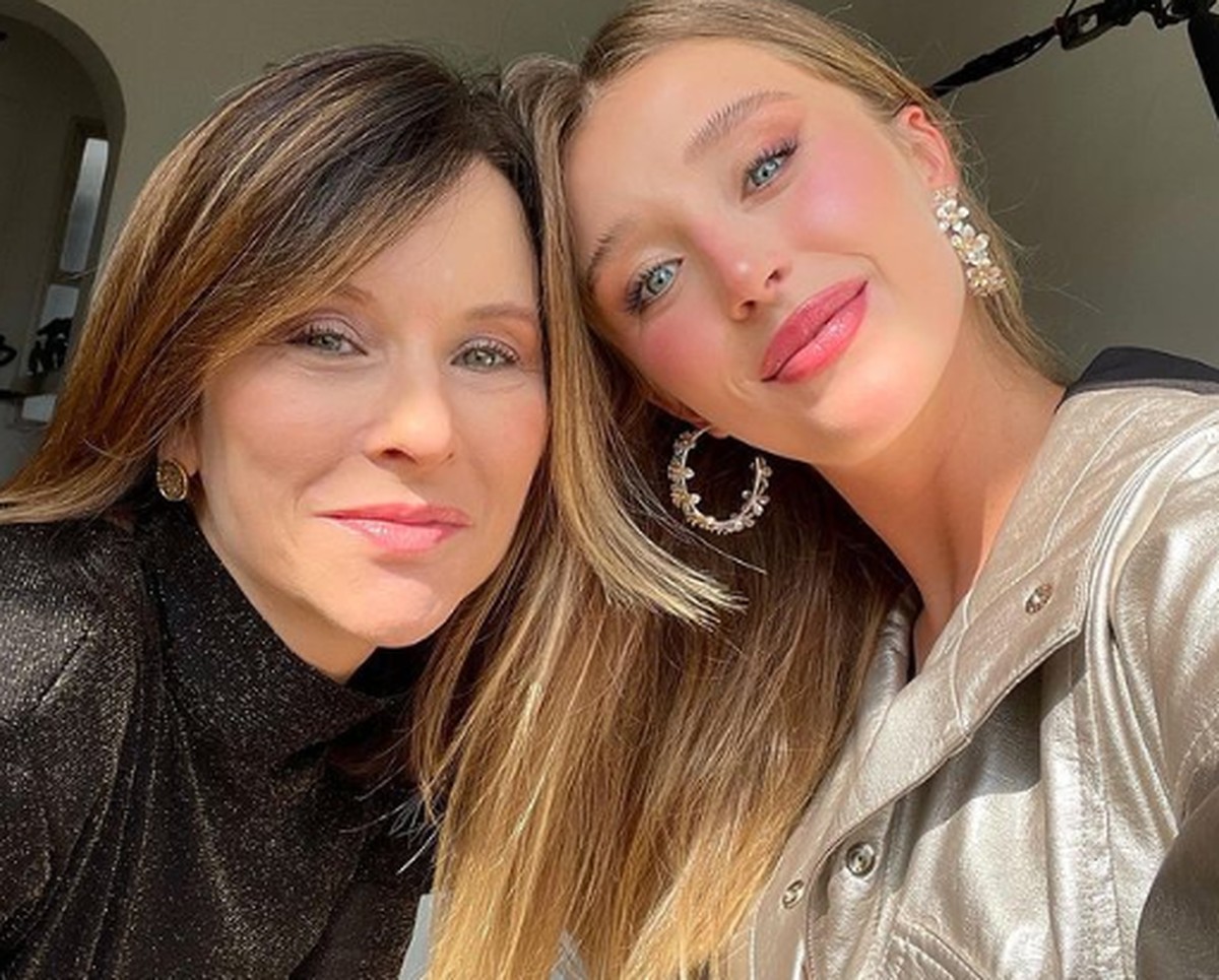 Duda Reis posa ao lado da mãe e recebe elogios: 'Lindas'