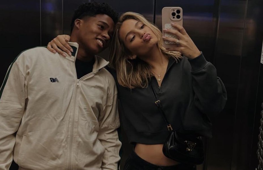 Gabriely Miranda posa em clima de romance com Endrick