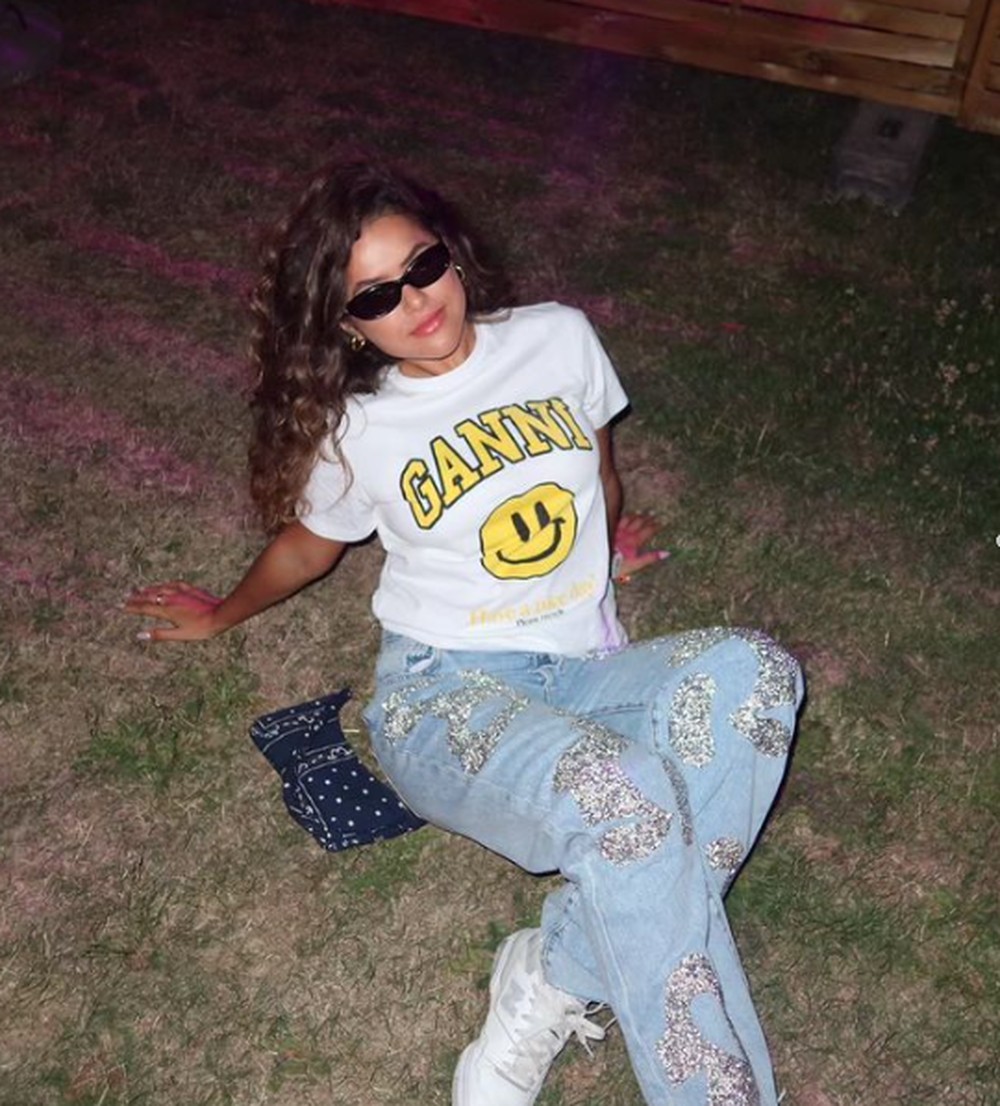 Maisa abre álbum de fotos no Lollapalooza Paris