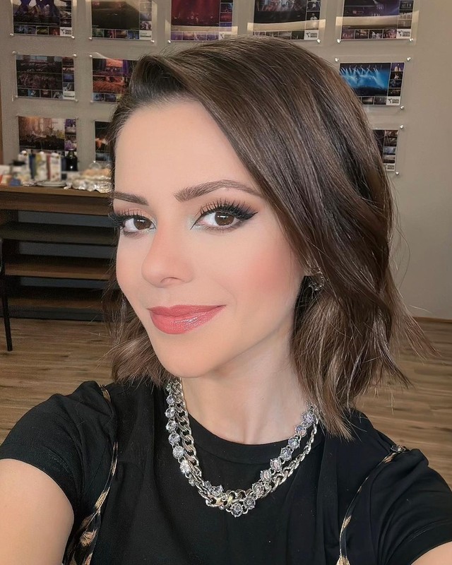 Por que Sandy não aparece sem maquiagem publicamente? Cantora ...