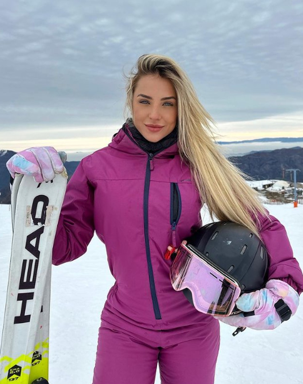 Gabi Martins abre álbum de fotos de viagem para o Chile