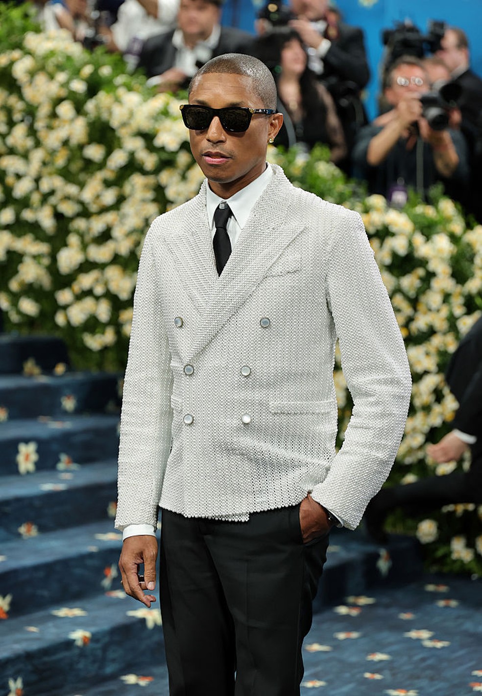 Pharrell Williams cria um Invisalign de ouro para baile de luxo