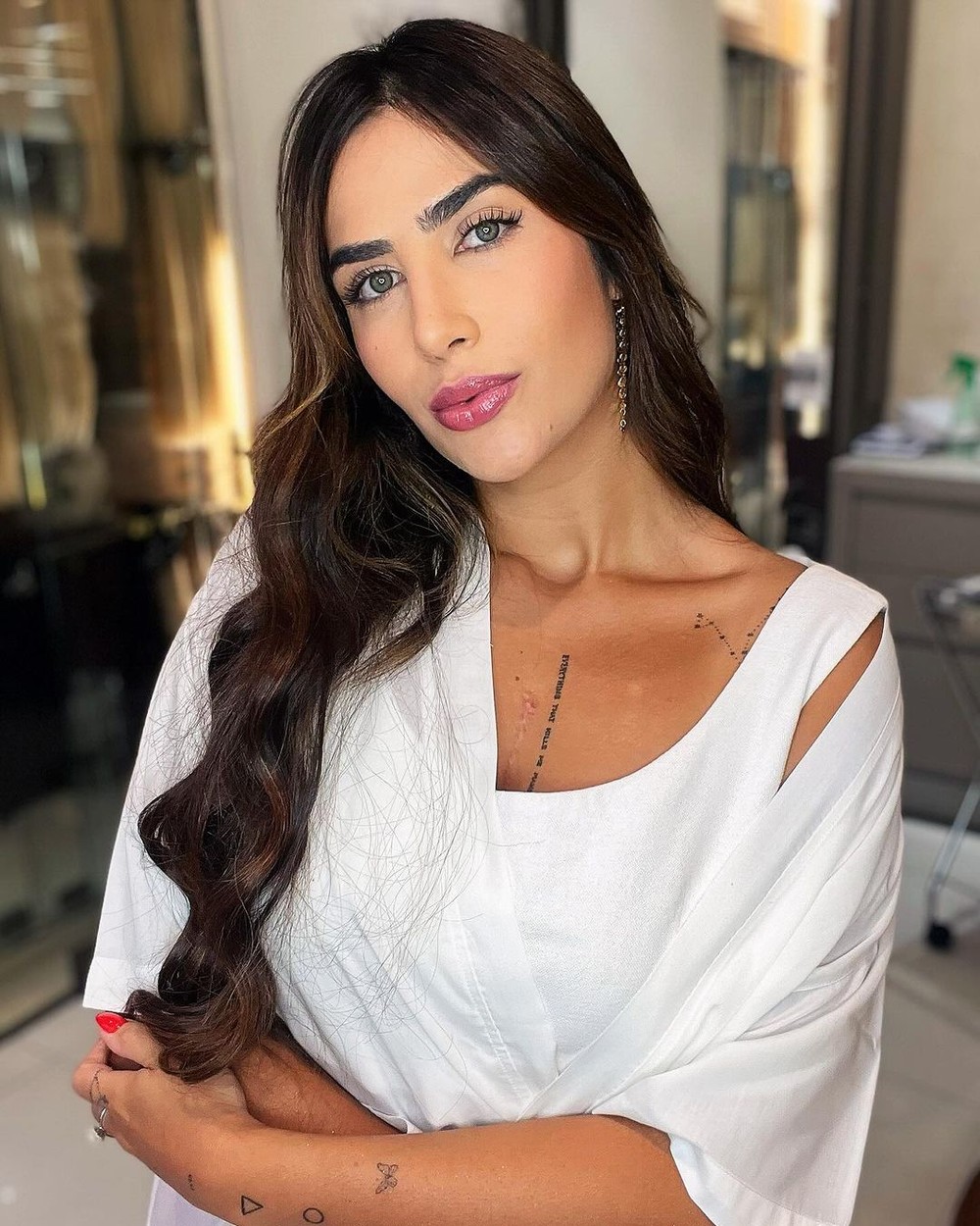 Jéssica Costa surge produzida em fotos e é comparada à Jade Picon ...