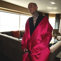 Travis Barker ama o estilo punk, hoje com pitadinha de refino Kardashian