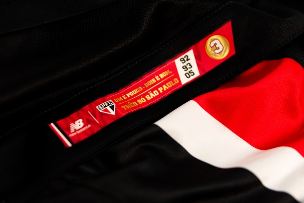 Nova camisa do SPFC faz homenagem à defesa histórica de Rogério Ceni no ...