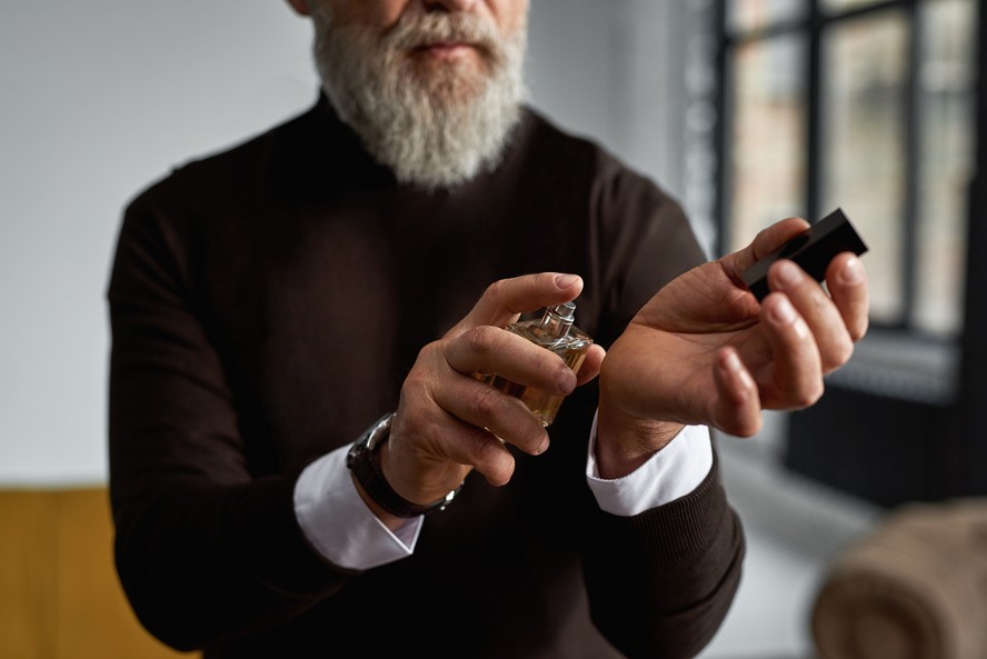 5 perfumes para o homem com mais de 50 anos receber mais elogios